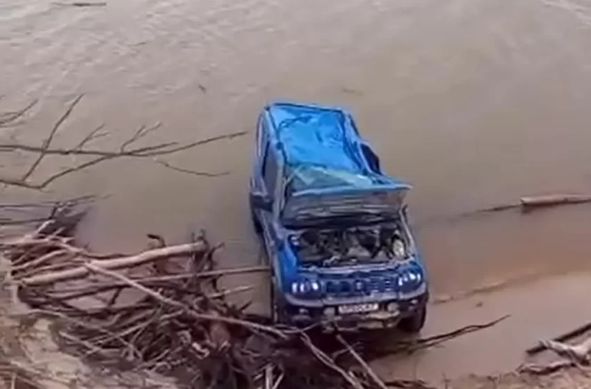 Jipe capota e cai de uma altura de 12 metros - O Jornaleiro